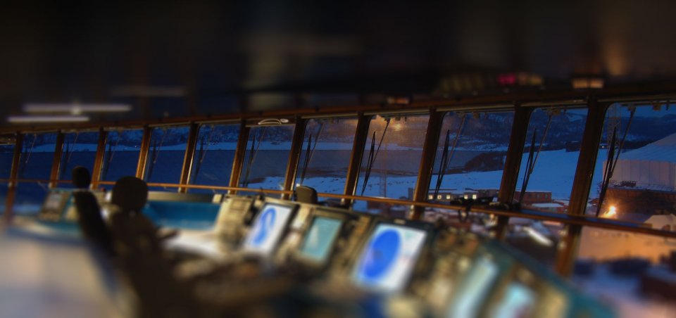 Straight line wiper and control systems for all ships - Decca Wiper